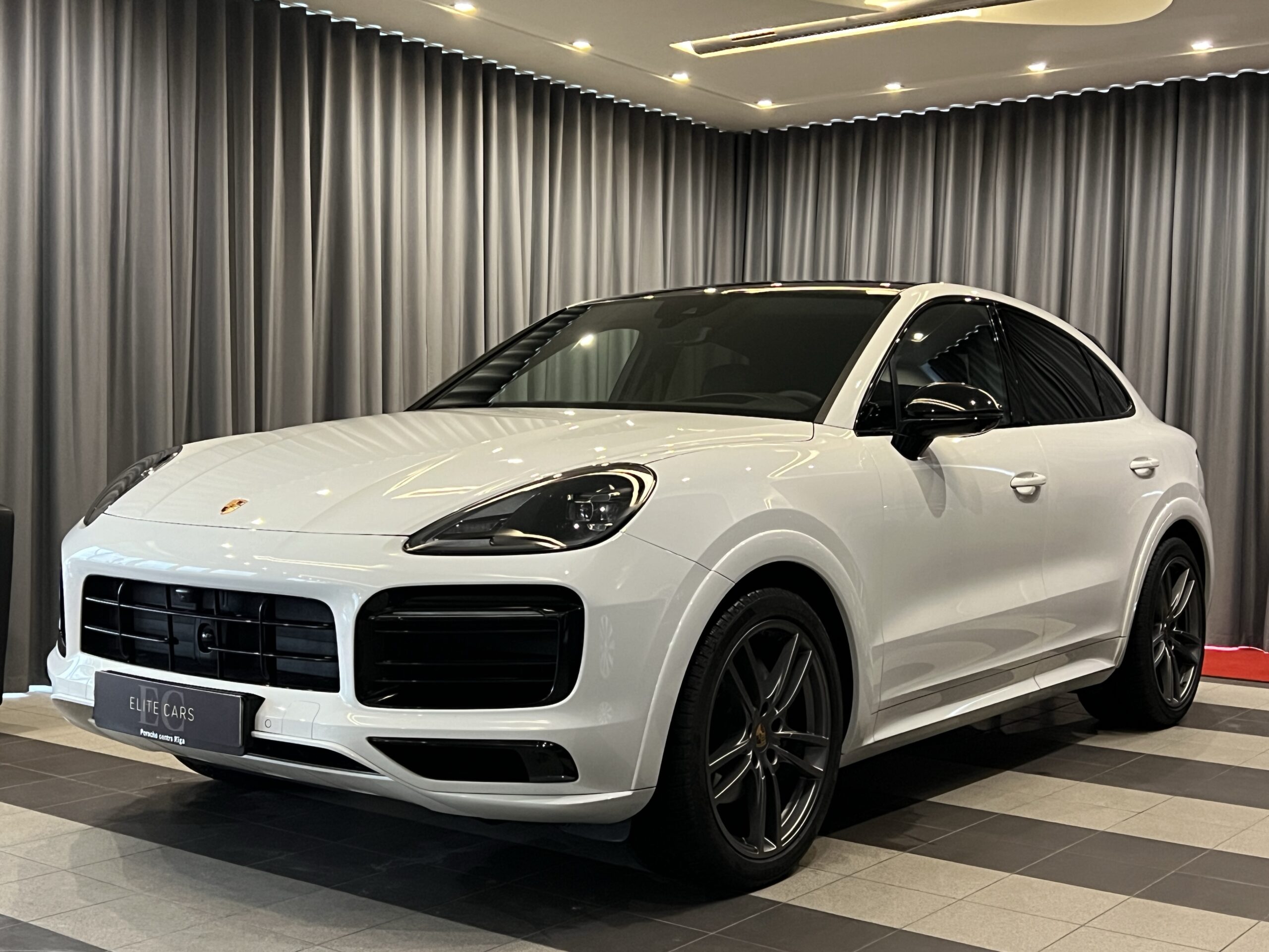 Porsche Cayenne Coupe Platinium Editon 2023 – ELITECARS