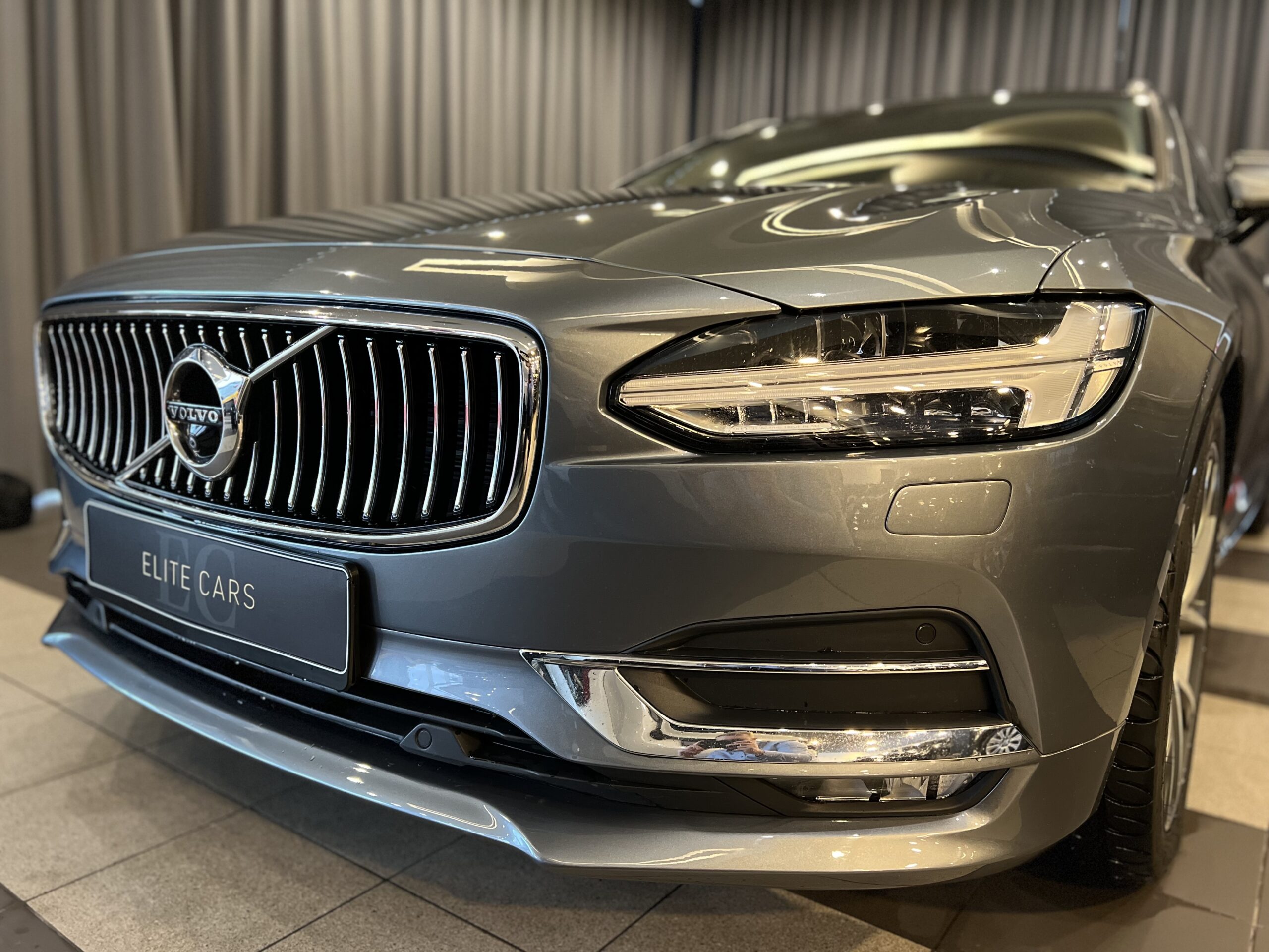 Volvo V90 D4 AWD 2018 – ELITECARS