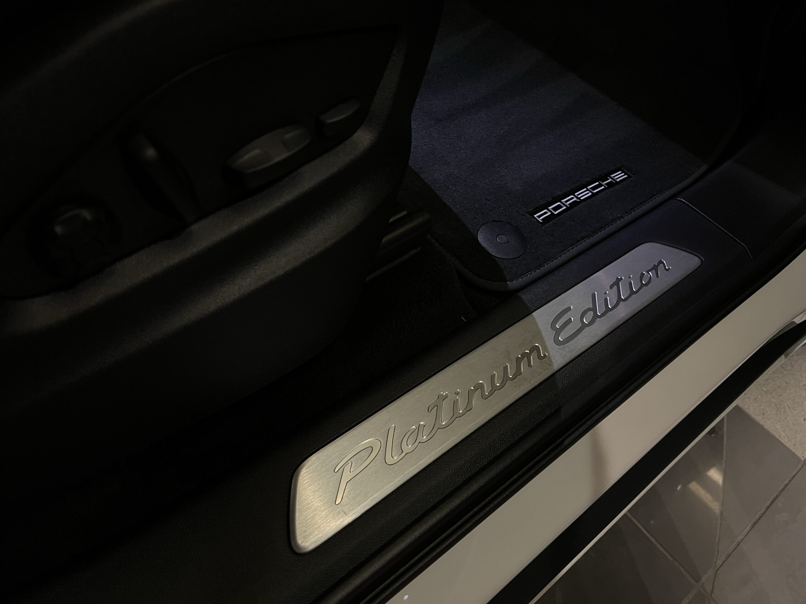 Porsche Cayenne Coupe Platinium Editon 2023 - Elite Cars