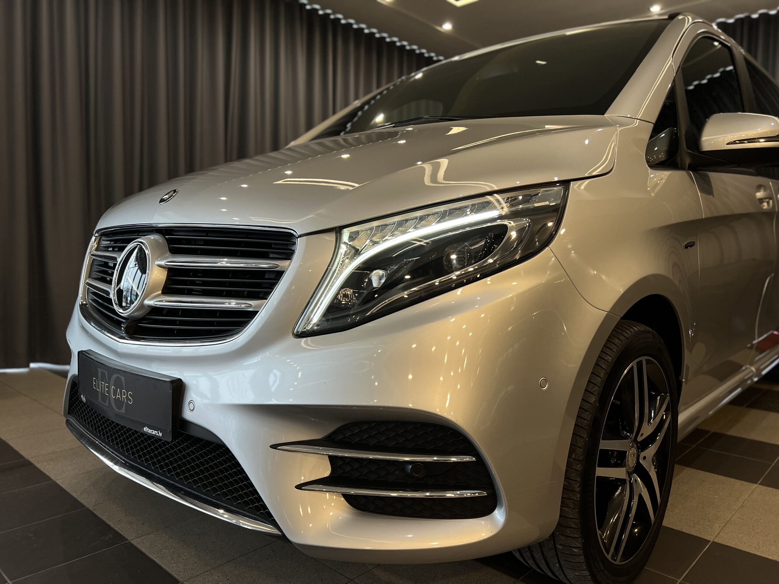 Mercedes-Benz V250 2018 - ELITECARS