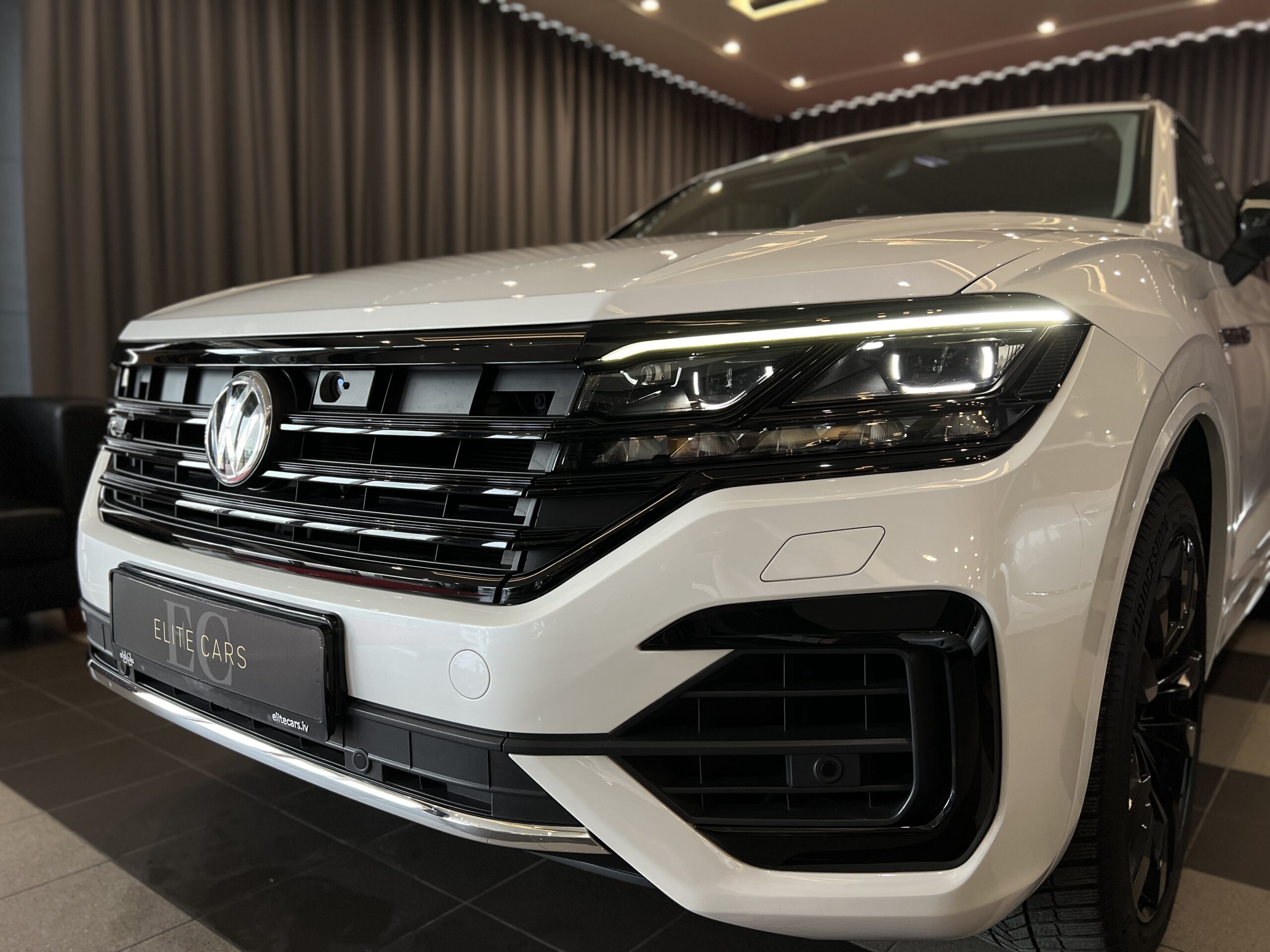 Volkswagen Touareg R Line 2018 – ELITECARS