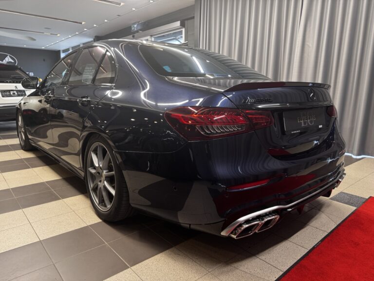 Mercedes-Benz E300 2020 - ELITECARS