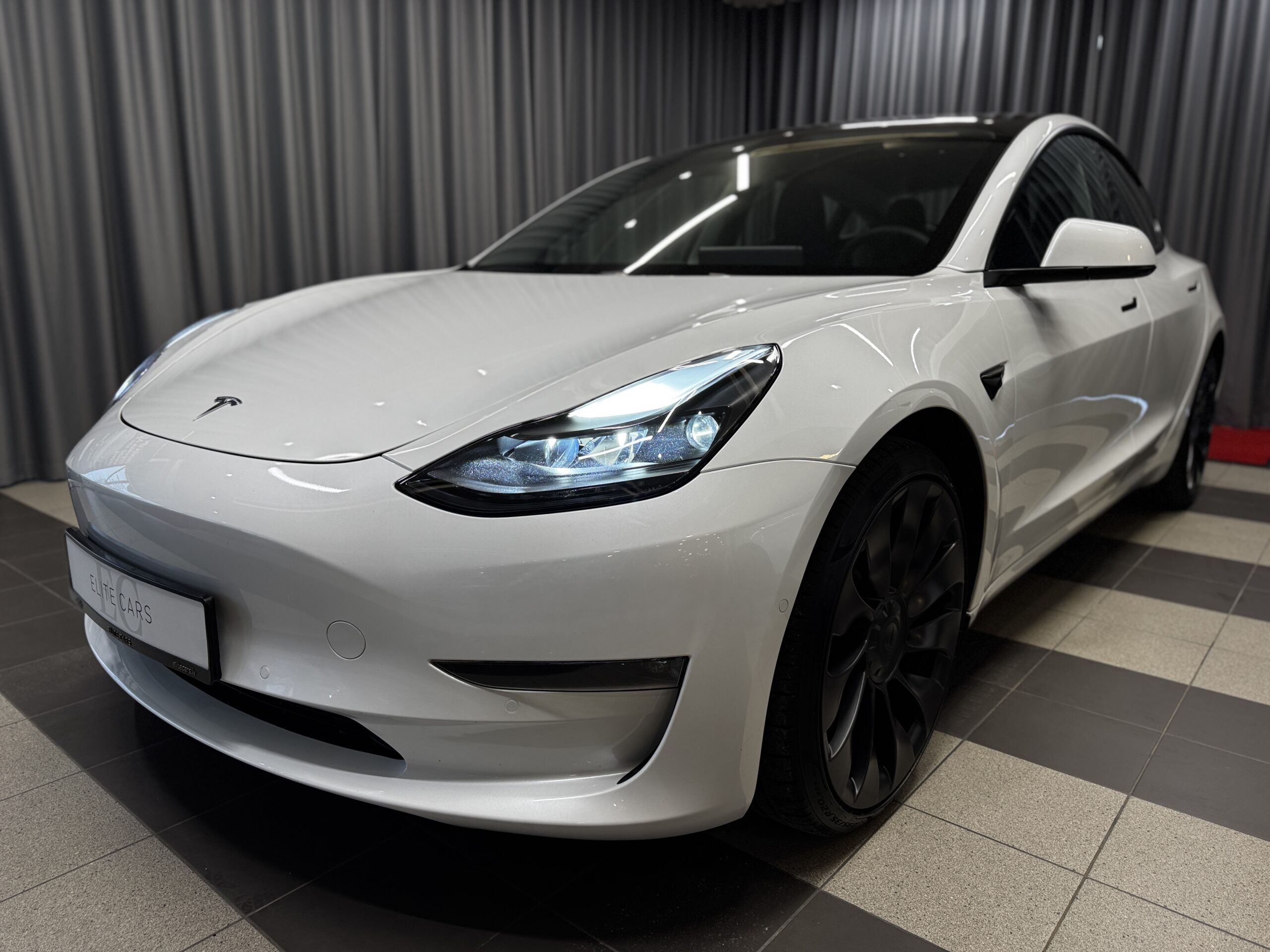 Tesla Model 3 2021 - Elite Cars
