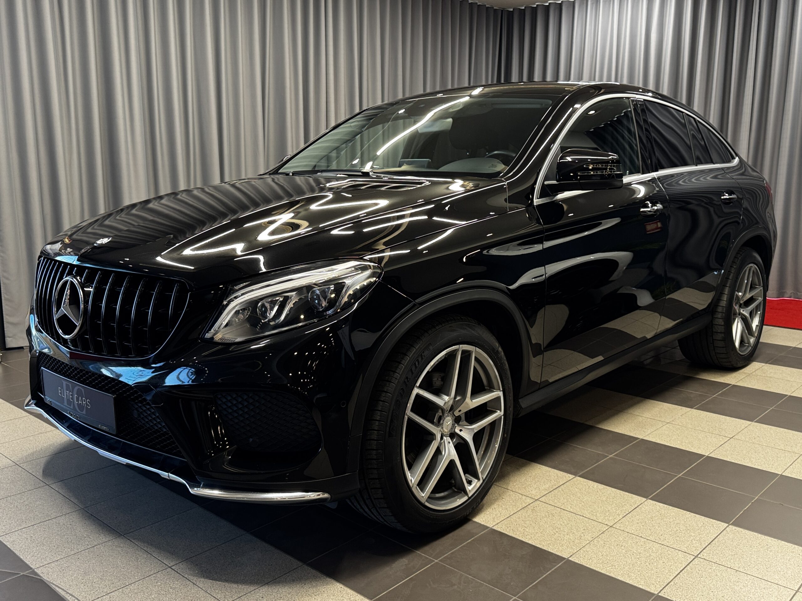 Mercedes-Benz GLE 2015 - ELITECARS
