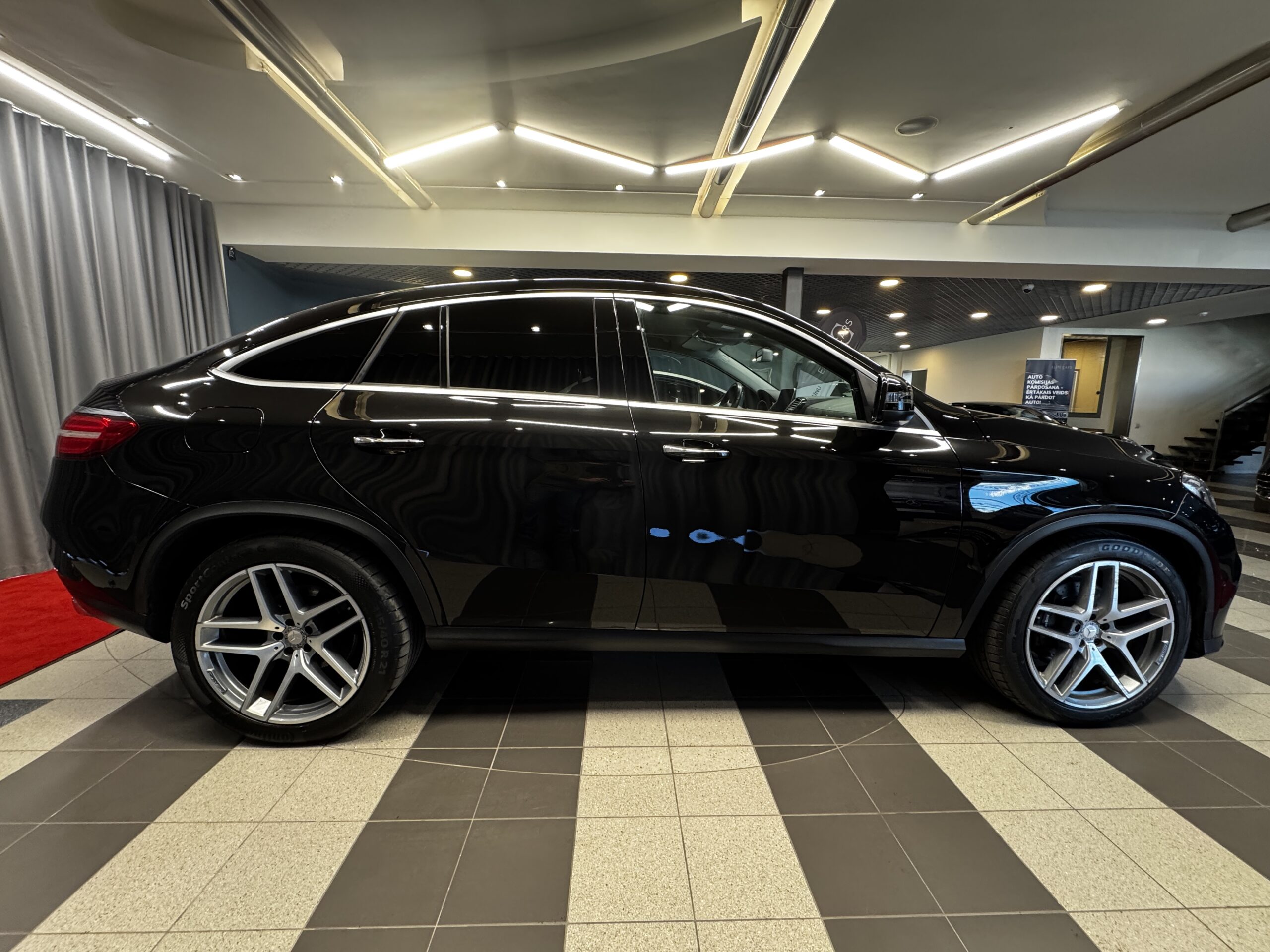 Mercedes-Benz GLE 2015 - ELITECARS